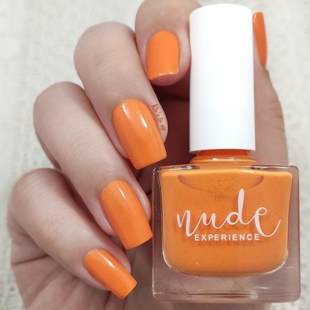 Orange nail lacquer with natural and vegan formula made in France